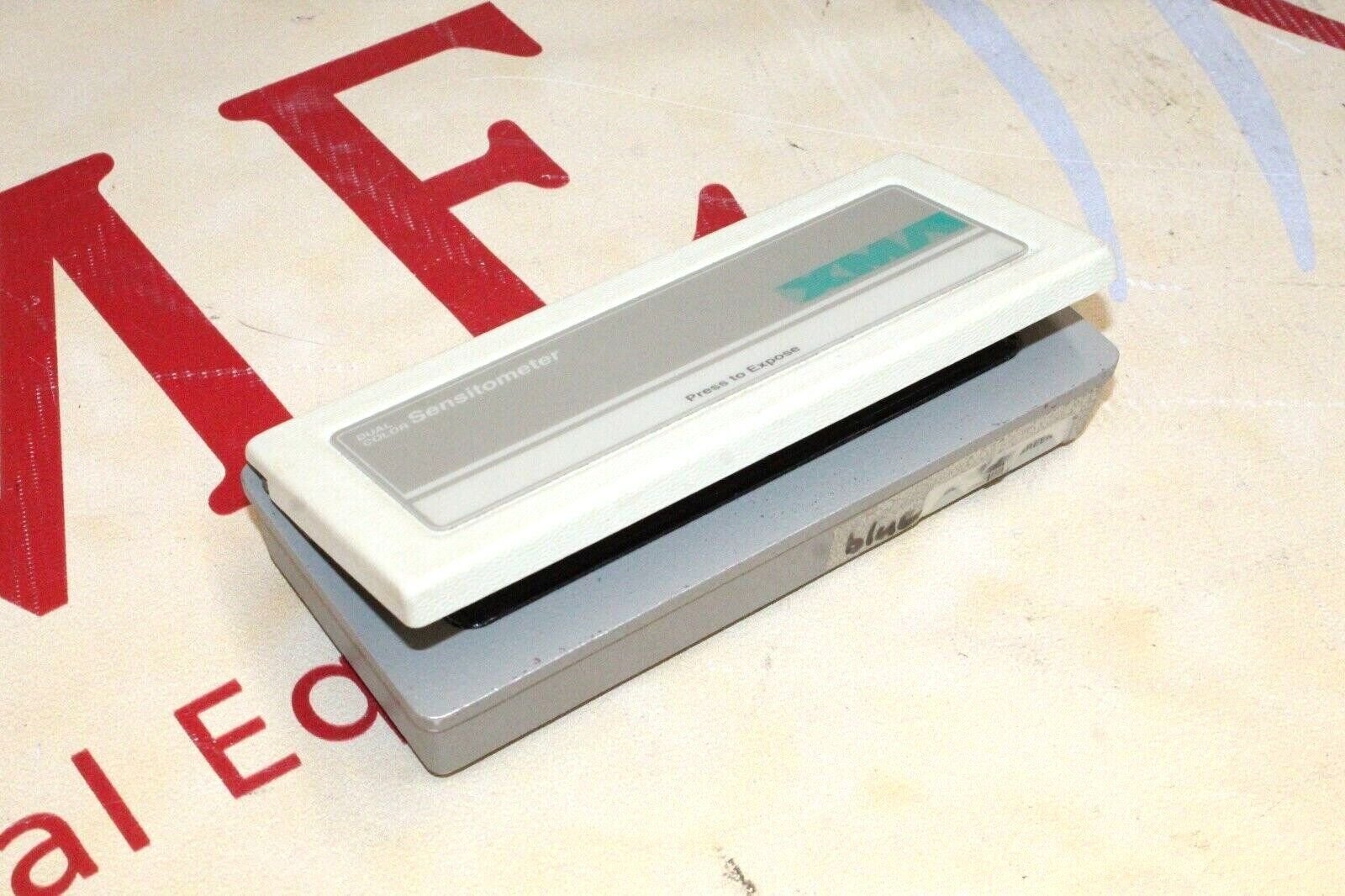 X-Rite 334 Sensitometer Densitometer Dual Color Process Control Portab ...